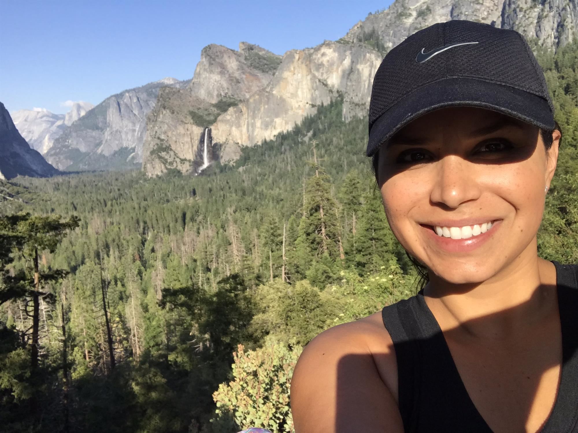 Luna, Maritza / About Me