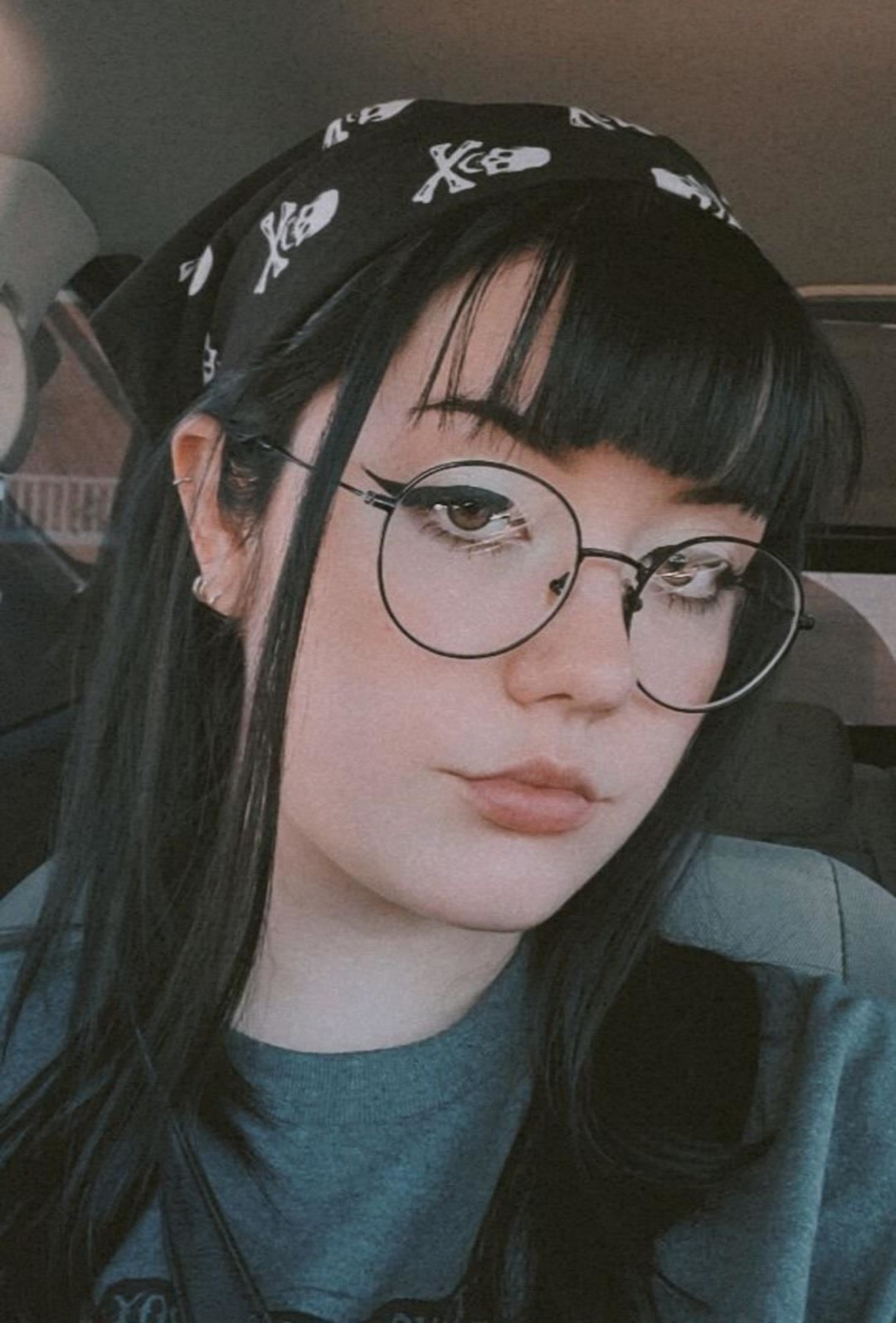 Hagan, Kenadi / About Me